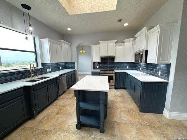 443 Bridlegate Blvd, Bandera, TX 78003