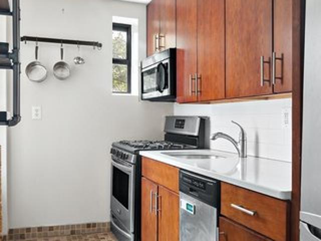 443 Hicks St Apt 4E, New York City, NY 11201