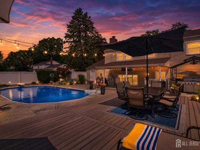 443 Old Stage Rd, Spotswood, NJ 08884