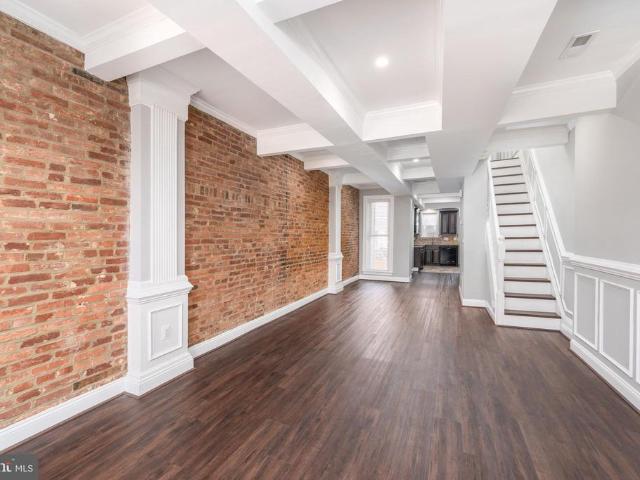 443 N Milton Avenue