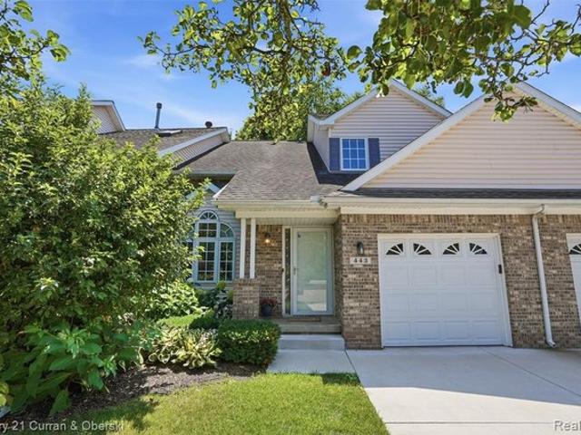 443 Natures Cove Ct, Wixom, MI 48393
