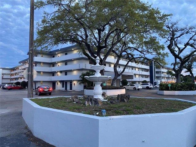 443 NE 195th St Apt 436, Miami, FL 33179