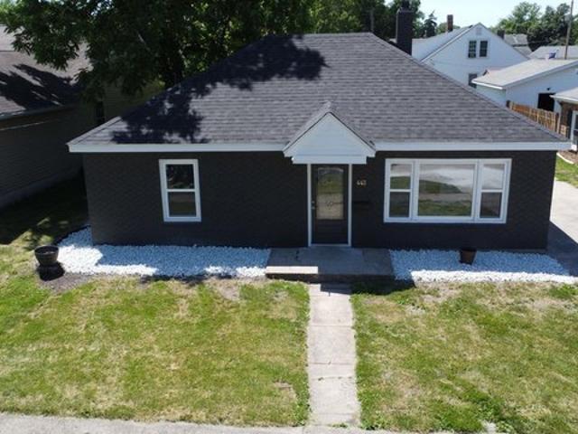 443 S 6th St, Watseka, IL 60970