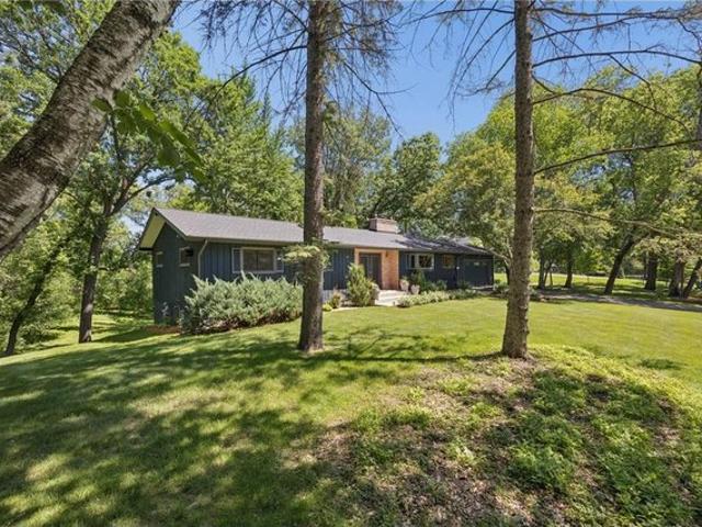 443 Salem Pl, Mahtomedi, MN 55115