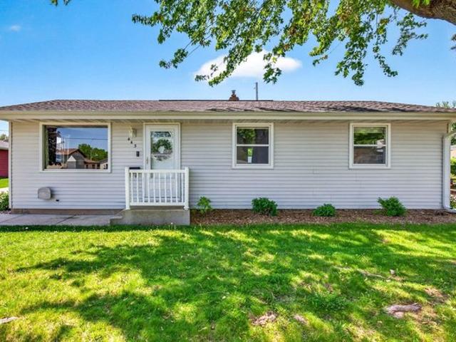 443 Woodlawn Ct, Combined Locks, WI 54113