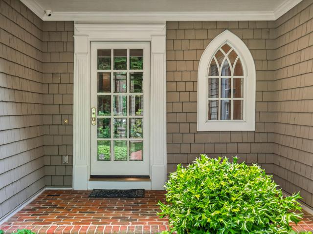 443 Valley Lane