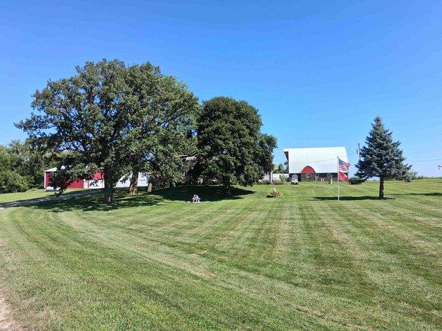 44478 th St, Lakefield, MN 56150