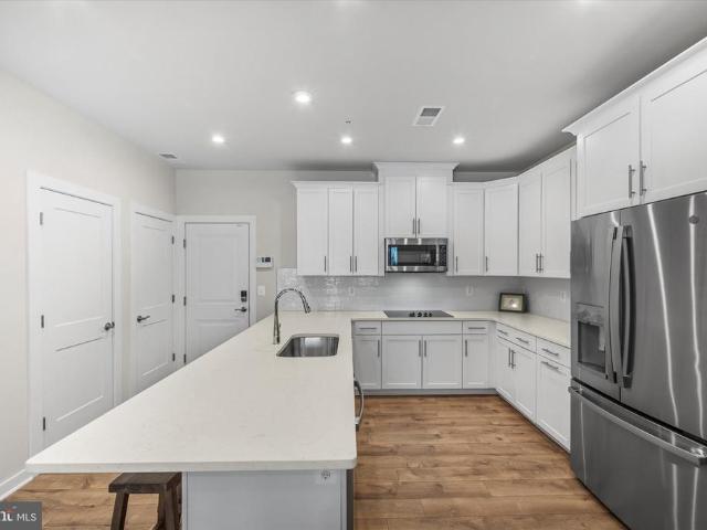 44481 Wolfhound Square
