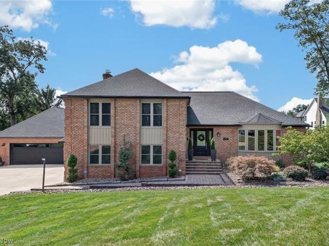 4448 Merlin Dr, Green, OH 44685