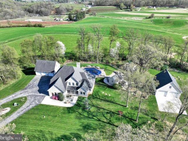 4440 Beards School Rd, Spring Grove, PA 17362