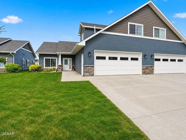 4440 Edgewood Ln, Grand Forks, ND 58201