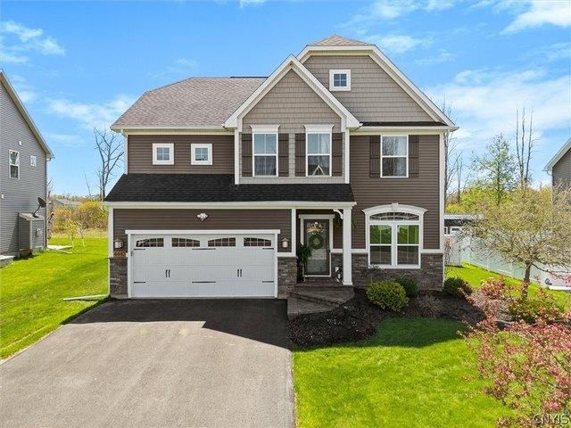 4442 Pace Ln, Clay, NY 13041