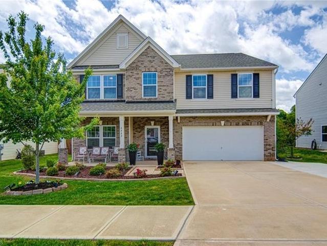 4442 Wedge Dr, Pfafftown, NC 27040