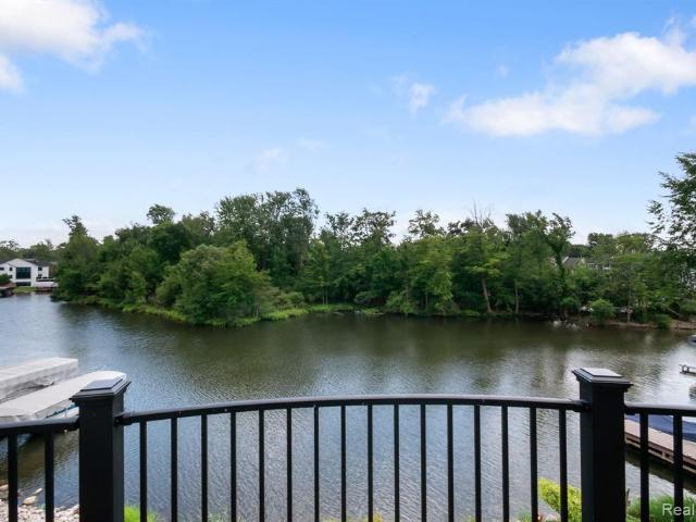 4443 Island View Drive