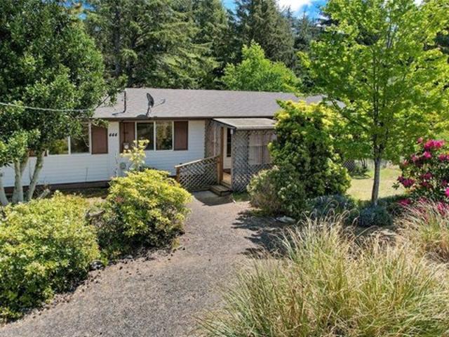 444 Canal Dr SE, Ocean Shores, WA 98569