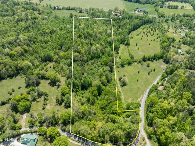 444 E Millers Cove Rd, Walland, TN 37886