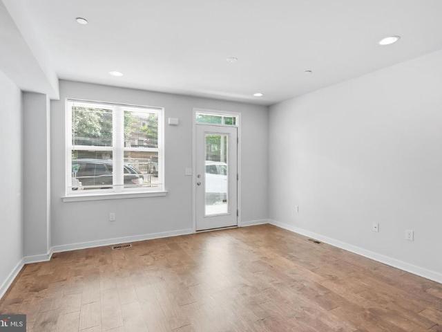 444 Kingsley Street