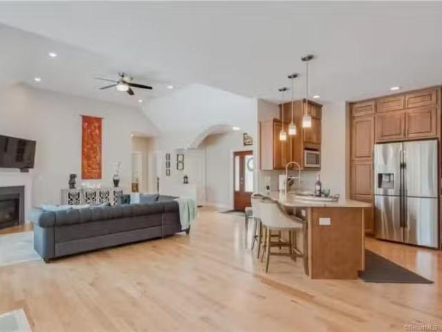 444 Hickory St, Suffield, CT 06078 See Est. Value, Schools &.