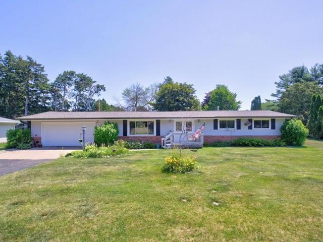 444 Meadow Ln, Wisconsin Rapids, WI 54494