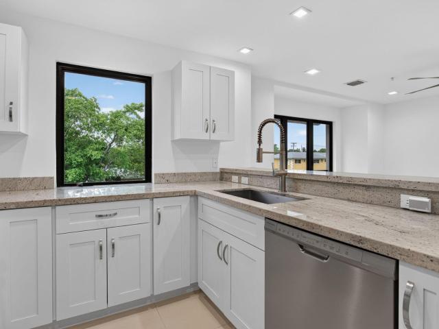 444 NW 41st Street, Oakland Park, US, FL