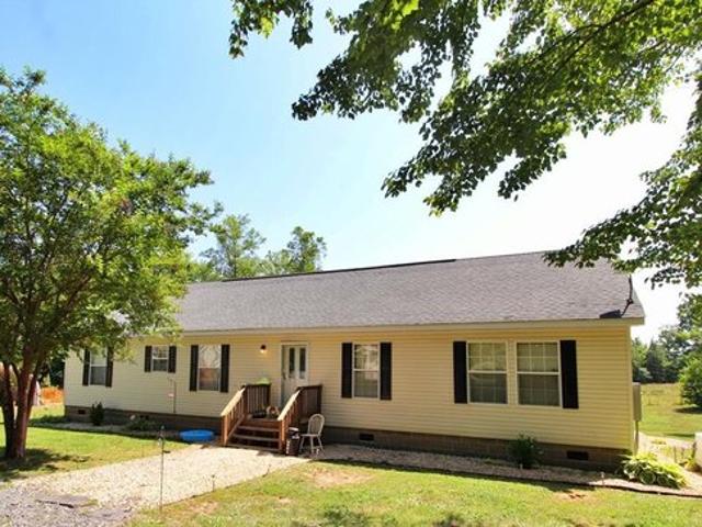 444 Rosewood Ln, New Canton, VA 23123