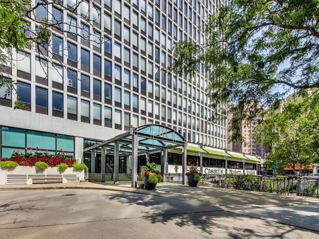 444 W Fullerton Parkway # 1010