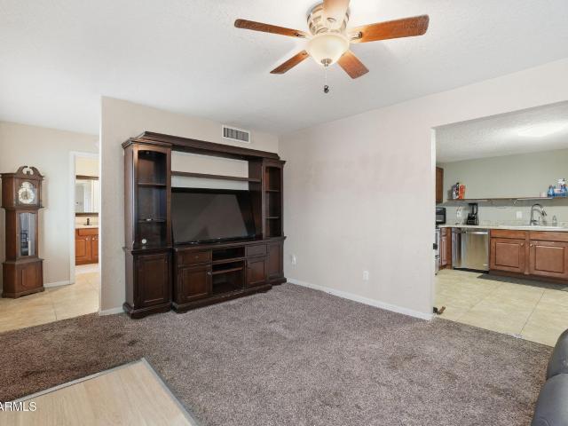 444 W HESS Avenue