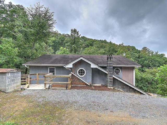 444 Woodbine Lane
