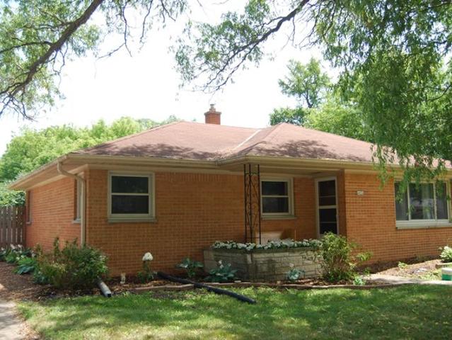 4456 N 107th St, Wauwatosa, WI 53225
