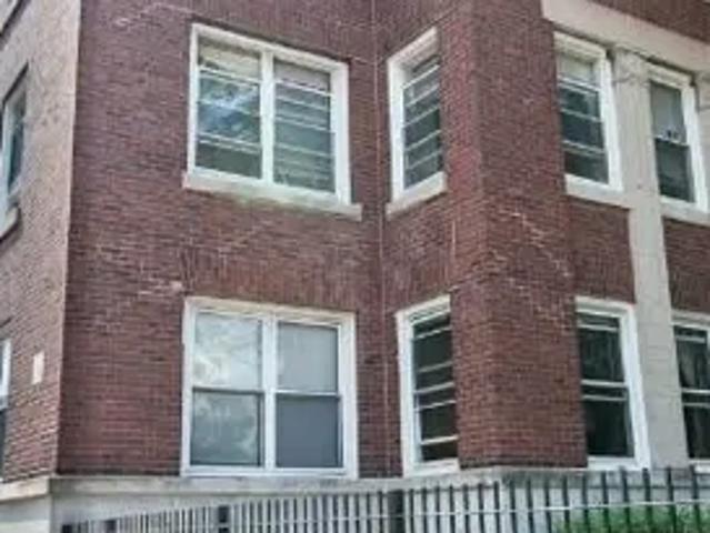 4450 N Sheridan Rd, 2 beds, 2 full baths