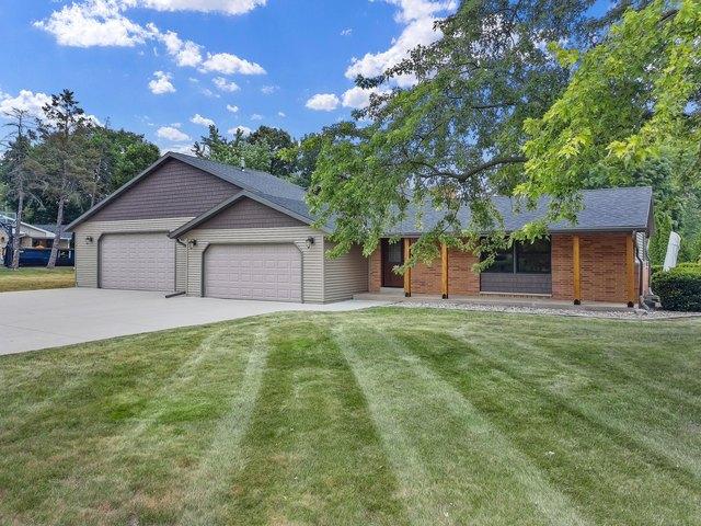 4450 S Hearthside Dr, New Berlin, WI 53151