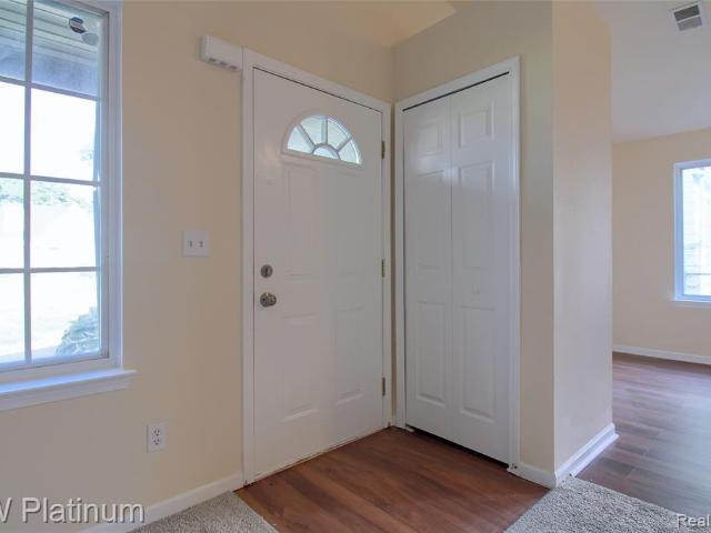 4452 Croissant Street