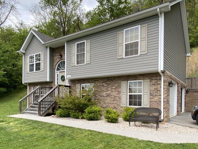 4452 Toddsbury Dr, Vinton, VA 24179
