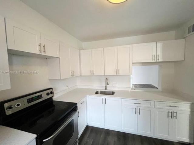 445 195th St NE #224, Miami, FL 33179