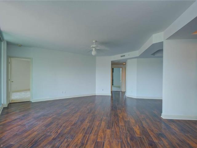 445 Cove Tower Dr, Unit 304, Naples, FL 34110 | MLS #225069