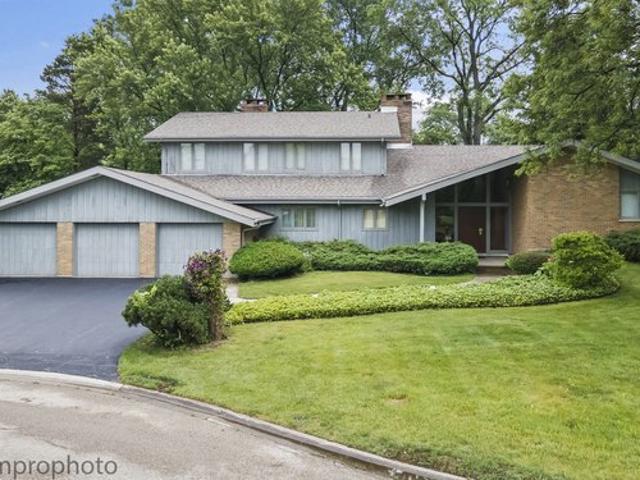 445 Chapel Hill Ln, Northfield, IL 60093