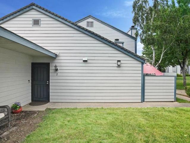 445 Almond Dr #2, Lodi, CA 95240