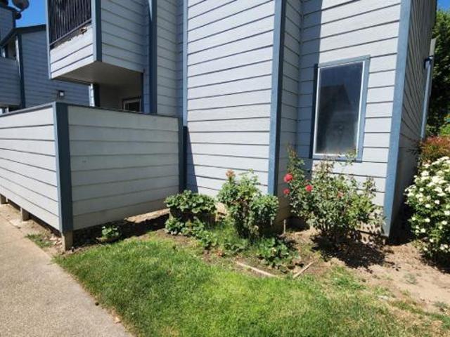 445 Almond Dr 97, Lodi, CA