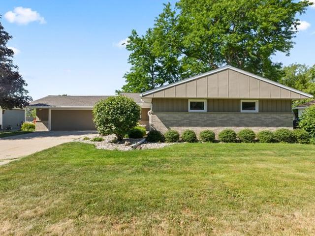 445 E Harvard St, Oconomowoc, WI 53066