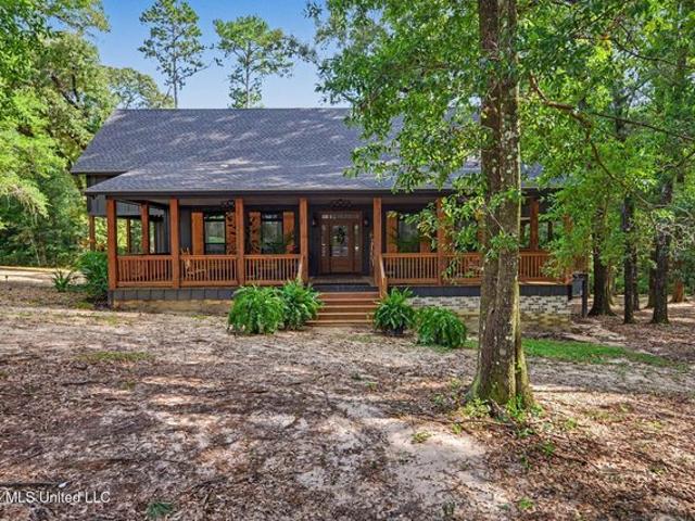 445 Live Oak Dr, Lucedale, MS 39452