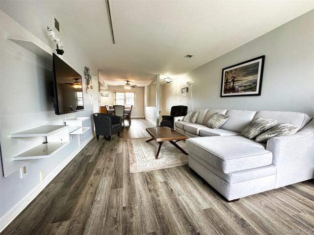 445 Mariners Way