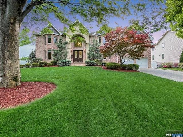 445 Nevada St, Paramus, NJ 07652