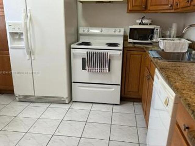 445 NE 195th St #324, Miami, FL 33179