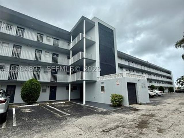 445 NE 195th St Apt 429, Miami, FL 33179