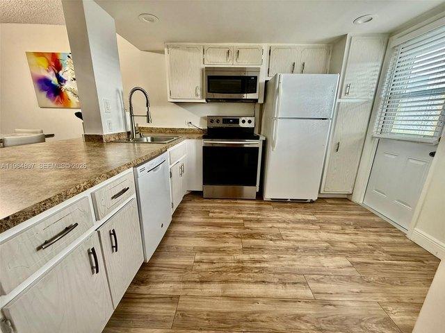 445 NE 195th St Apt 429, Miami, FL 33179