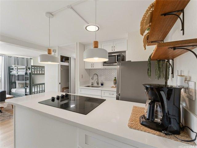 445 Seaside Ave Apt 701, Honolulu, HI 96815