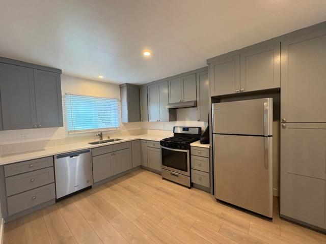 445 Rose Ave Apartments in Long Beach