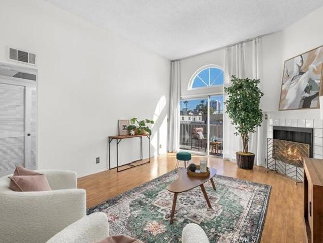 445 W 6th St #406, Long Beach, CA 90802