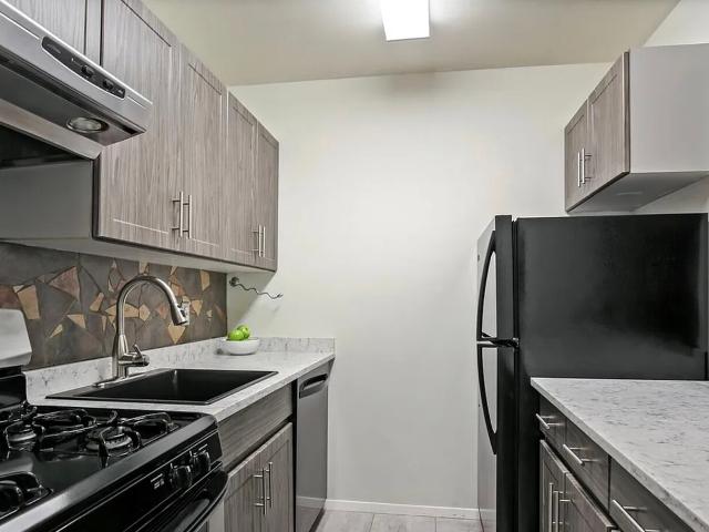 445 W 19TH Street 2F