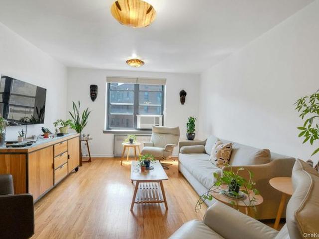 445 W 240th St Apt 6A, Bronx, NY 10463